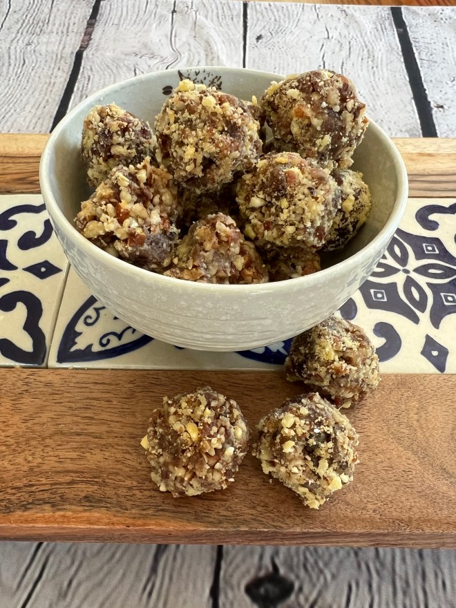 Delicious Four Ingredient Date Balls! | Sam Eats Her Nutrients